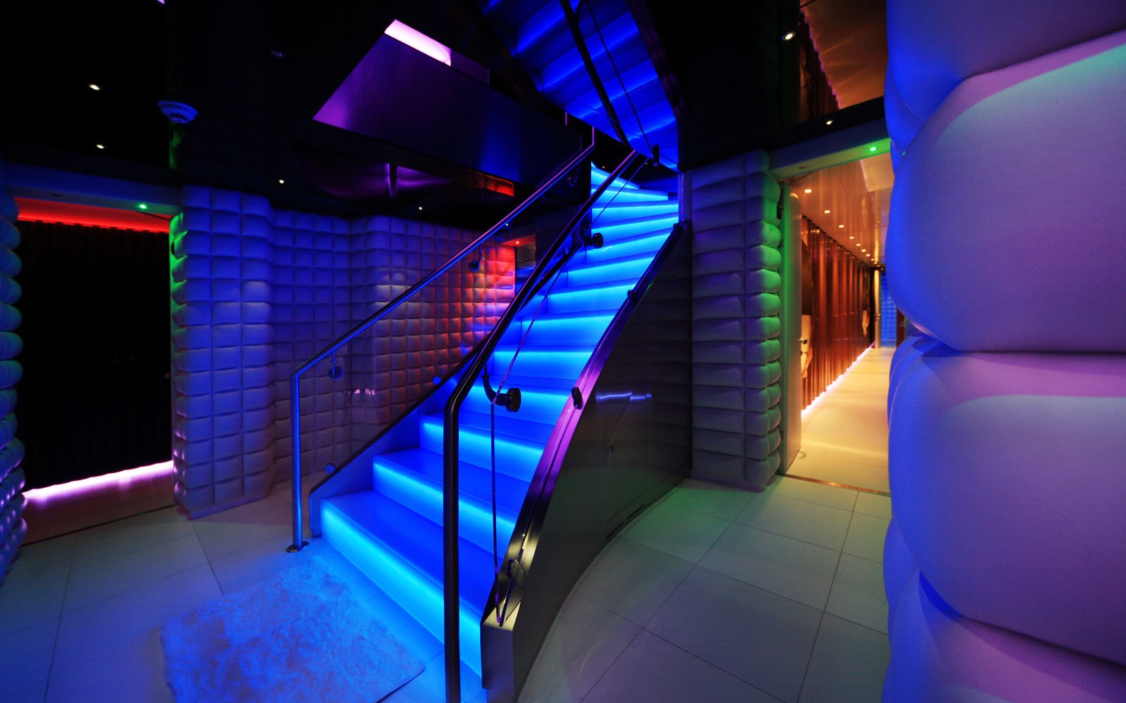 Yacht SEA FORCE ONE, Admiral | CHARTERWORLD Luxury Superyacht Charters